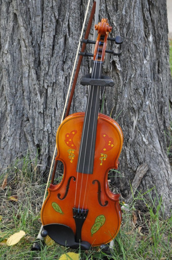 Fiddle With Metis Beadwork Design Violon Avec Dessin de Perlage Metis ...